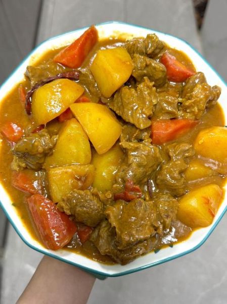 正宗牛肉咖喱饭怎么做_大厨秘制配方-第1张图片-山城妙识