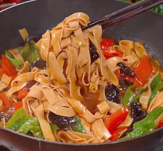 绿豆芽炒豆腐皮怎么做_绿豆芽炒豆腐皮需要焯水吗-第3张图片-山城妙识