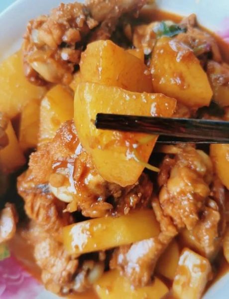 土豆鸡翅根怎么做_土豆鸡翅根要焯水吗-第1张图片-山城妙识