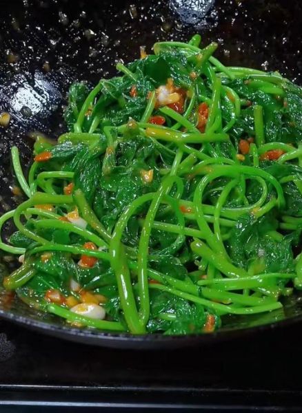 清炒红薯叶怎么炒好吃_清炒红薯叶要焯水吗-第3张图片-山城妙识