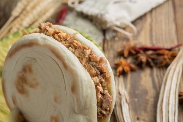 陕西肉夹馍哪里最正宗_肉夹馍和羊肉泡馍哪个更好吃-第2张图片-山城妙识