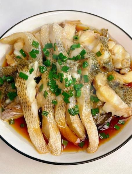 清蒸鲈鱼蒸多少分钟_鲈鱼蒸多久才嫩-第1张图片-山城妙识