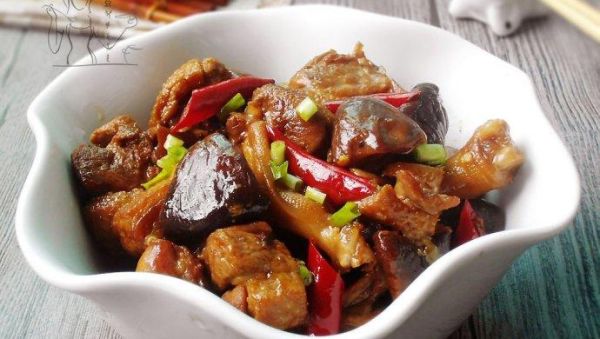 香菇炖鸭子怎么做_香菇炖鸭子最正宗的做法-第3张图片-山城妙识