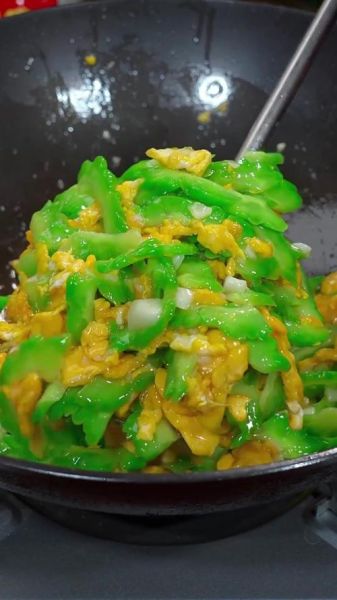 苦瓜怎么炒好吃又简单_苦瓜炒蛋不苦秘诀-第3张图片-山城妙识