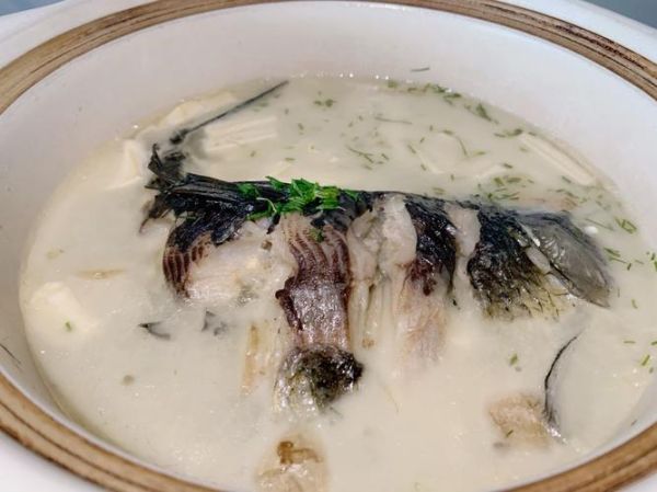 奶白鲫鱼豆腐汤的做法_鲫鱼汤怎么炖不腥-第2张图片-山城妙识
