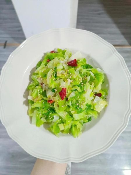 凉拌卷心菜丝怎么做_卷心菜凉拌要不要焯水-第1张图片-山城妙识