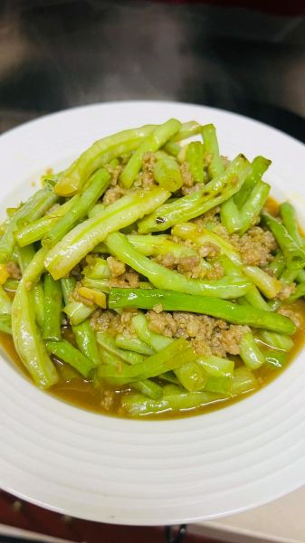 长豆角炒肉怎么做_长豆角炒肉先焯水还是先炒肉-第1张图片-山城妙识 长豆角炒肉怎么做_长豆角炒肉先焯水还是先炒肉-第1张图片-山城妙识
