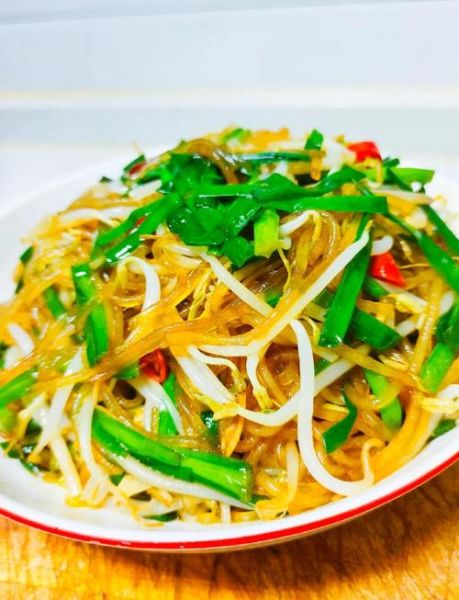 韭菜豆芽炒粉条怎么做_韭菜豆芽炒粉条的家常做法-第1张图片-山城妙识