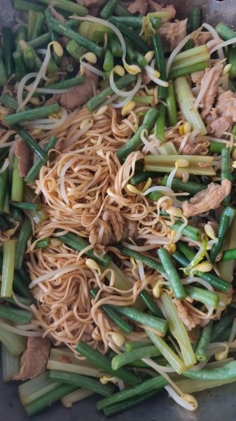 焖面怎么做_焖面用什么面条最好-第3张图片-山城妙识 焖面怎么做_焖面用什么面条最好-第3张图片-山城妙识