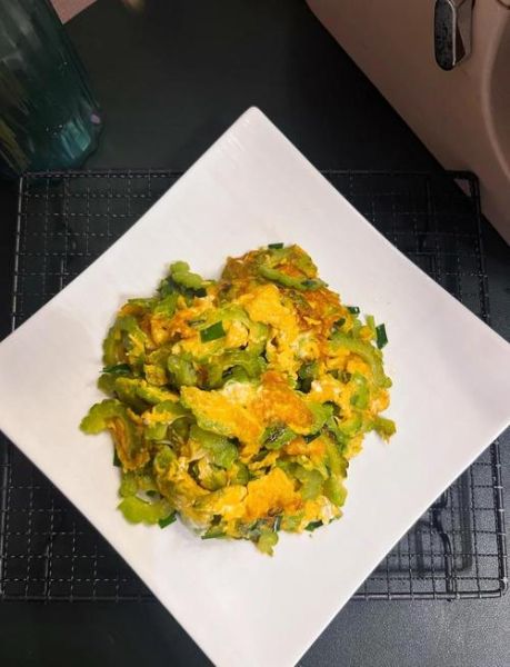 苦瓜炒鸡蛋怎么做不苦_苦瓜炒鸡蛋的营养价值-第1张图片-山城妙识