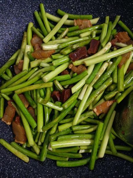 蒜苔腊肉怎么炒好吃_蒜苔腊肉图片做法-第3张图片-山城妙识