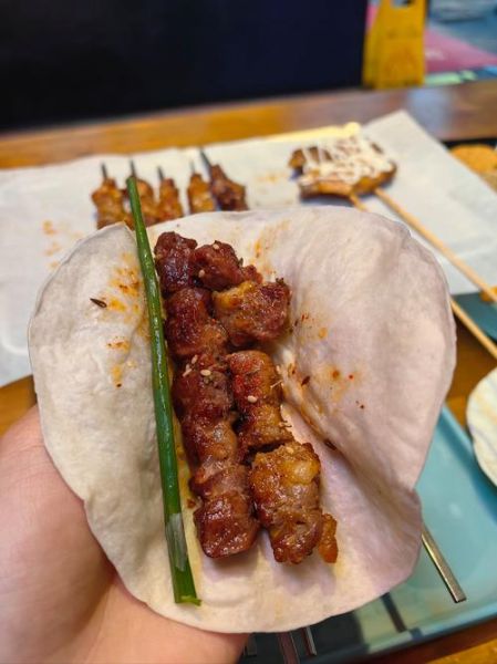 烤饼怎么烤_烧烤摊烤饼做法-第2张图片-山城妙识