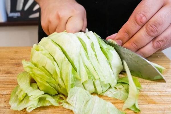 圆白菜可以生吃吗_生吃圆白菜安全吗-第1张图片-山城妙识 圆白菜可以生吃吗_生吃圆白菜安全吗-第1张图片-山城妙识