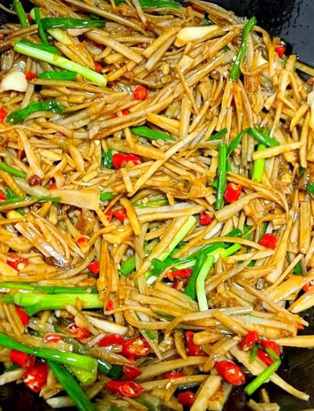 清炒莲藕丝怎么做_莲藕丝炒多久才脆-第1张图片-山城妙识 清炒莲藕丝怎么做_莲藕丝炒多久才脆-第1张图片-山城妙识