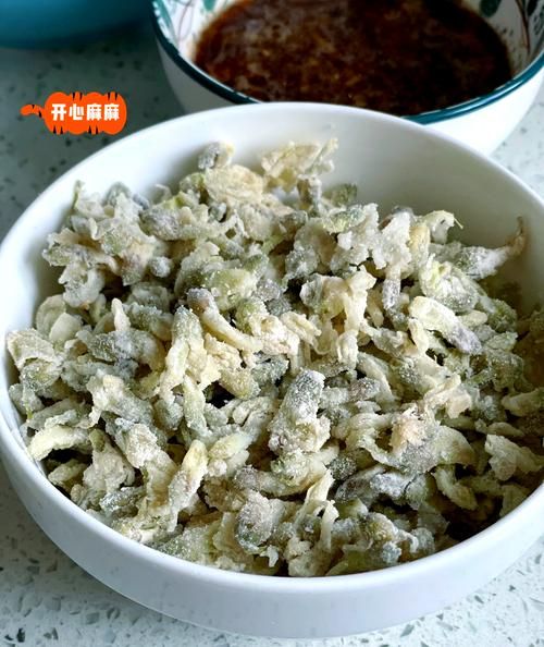 蒸槐花怎么做好吃又简单_蒸槐花需要焯水吗-第1张图片-山城妙识 蒸槐花怎么做好吃又简单_蒸槐花需要焯水吗-第1张图片-山城妙识