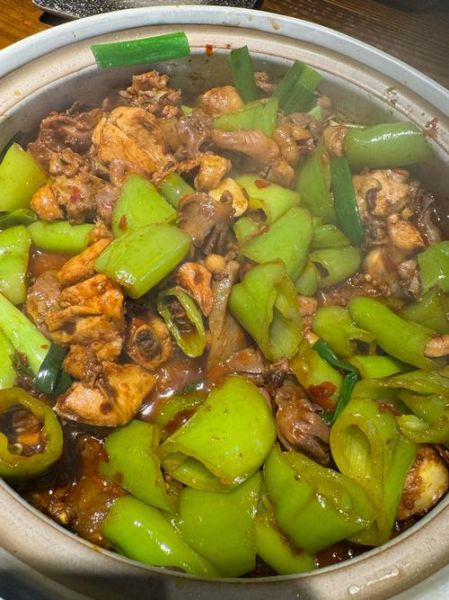 青椒辣子鸡块先油炸吗_油炸多久才外酥里嫩-第1张图片-山城妙识