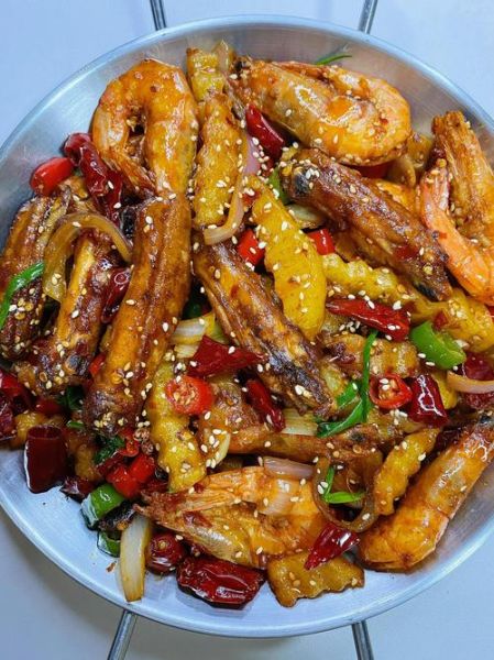 香辣干锅鸡翅虾怎么做_香辣干锅鸡翅虾热量高吗-第1张图片-山城妙识