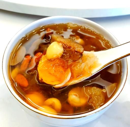 莲子炖银耳怎么做_莲子炖银耳的功效与禁忌-第2张图片-山城妙识 莲子炖银耳怎么做_莲子炖银耳的功效与禁忌-第2张图片-山城妙识