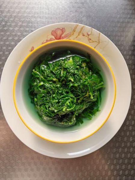 凉拌荠菜怎么做_荠菜焯水几分钟才脆绿-第1张图片-山城妙识