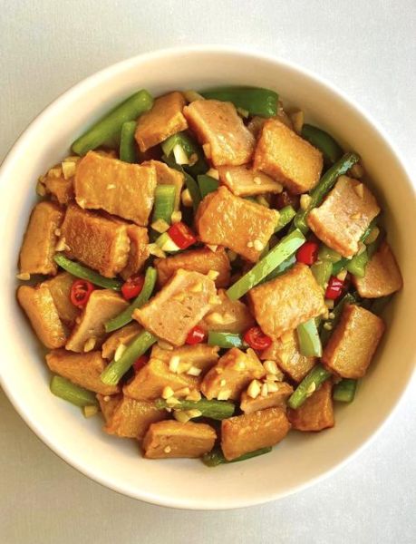 鱼豆腐怎么炒好吃又简单_家常做法-第1张图片-山城妙识