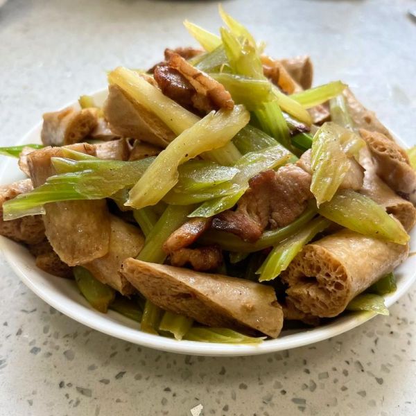 芹菜素炒和什么搭配好_芹菜素炒怎么做好吃-第3张图片-山城妙识 芹菜素炒和什么搭配好_芹菜素炒怎么做好吃-第3张图片-山城妙识