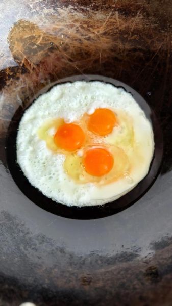 荷包蛋怎么煎圆_如何让荷包蛋不散-第1张图片-山城妙识