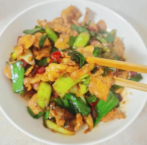 蒜片炒肉怎么做_蒜片炒肉的家常做法-第1张图片-山城妙识 蒜片炒肉怎么做_蒜片炒肉的家常做法-第1张图片-山城妙识