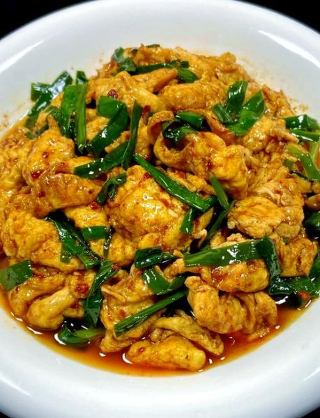 韭菜花炒鸡蛋怎么做_韭菜花炒鸡蛋窍门-第1张图片-山城妙识