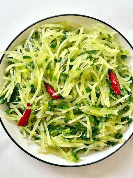 莴笋丝怎么炒好吃又简单_莴笋丝凉拌做法-第1张图片-山城妙识