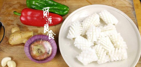 超市冻鱿鱼卷怎么炒_超市冻鱿鱼卷焯水多久-第2张图片-山城妙识