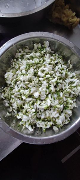 炒槐花的功效与作用_炒槐花怎么吃效果最好-第1张图片-山城妙识