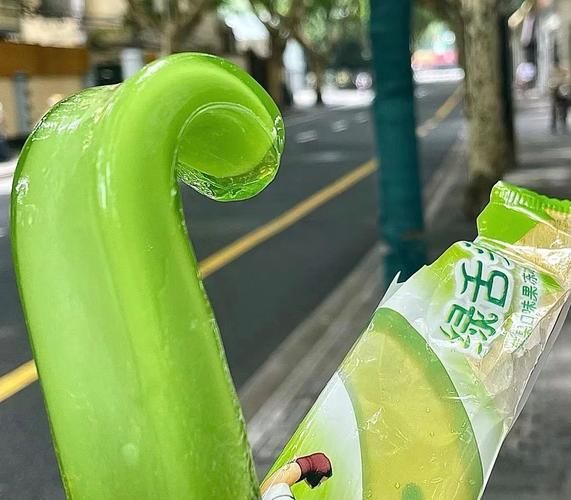 绿舌头雪糕为什么变绿_绿舌头雪糕好吃吗-第1张图片-山城妙识