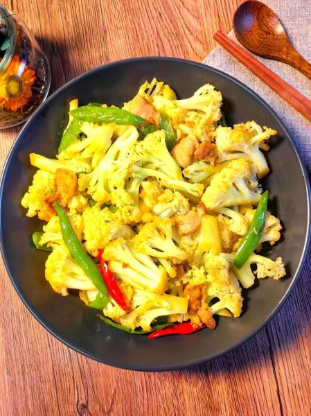 花菜怎么炒好吃_花菜炒肉的家常做法-第1张图片-山城妙识