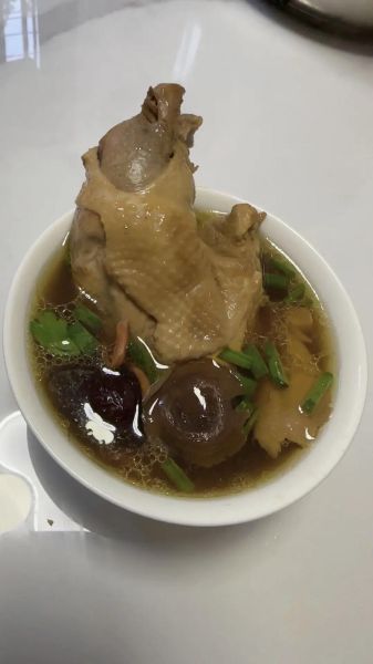 清炖鸡汤怎么炖好喝又营养_家常清炖鸡汤的做法-第3张图片-山城妙识