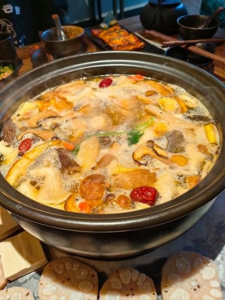 牛肝菌煲汤的做法大全_牛肝菌煲汤要不要焯水-第1张图片-山城妙识