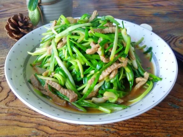 肉丝炒蒜苗怎么炒才嫩_肉丝炒蒜苗要不要焯水-第2张图片-山城妙识 肉丝炒蒜苗怎么炒才嫩_肉丝炒蒜苗要不要焯水-第2张图片-山城妙识