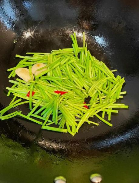 芦蒿怎么炒好吃_芦蒿的做法大全-第2张图片-山城妙识