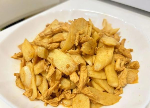 炒茭白肉丝茭白焯水吗_茭白要不要焯水-第1张图片-山城妙识 炒茭白肉丝茭白焯水吗_茭白要不要焯水-第1张图片-山城妙识