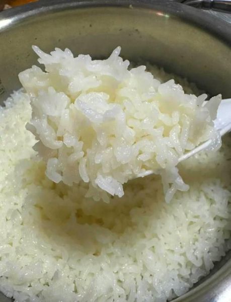蒸米饭水米比例_电饭煲蒸米饭放多少水-第3张图片-山城妙识 蒸米饭水米比例_电饭煲蒸米饭放多少水-第3张图片-山城妙识