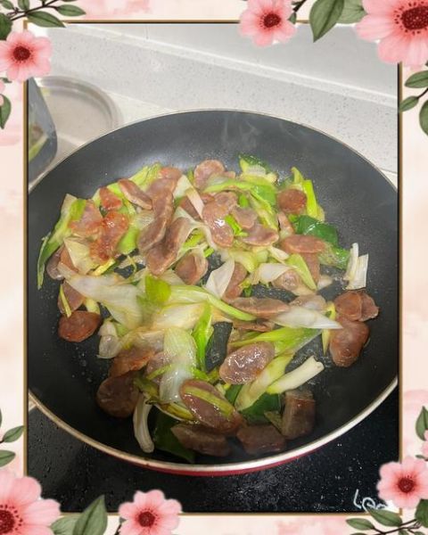 腊肠炒洋葱怎么做_腊肠炒洋葱先炒哪个-第2张图片-山城妙识 腊肠炒洋葱怎么做_腊肠炒洋葱先炒哪个-第2张图片-山城妙识