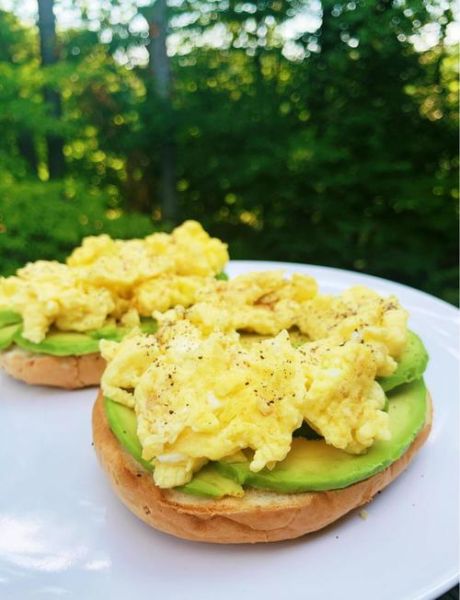 牛油果怎么吃好吃_牛油果吃法视频教程-第3张图片-山城妙识