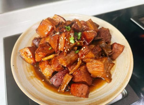 笋干烧肉怎么做最正宗_笋干烧肉最正宗的做法-第1张图片-山城妙识 笋干烧肉怎么做最正宗_笋干烧肉最正宗的做法-第1张图片-山城妙识