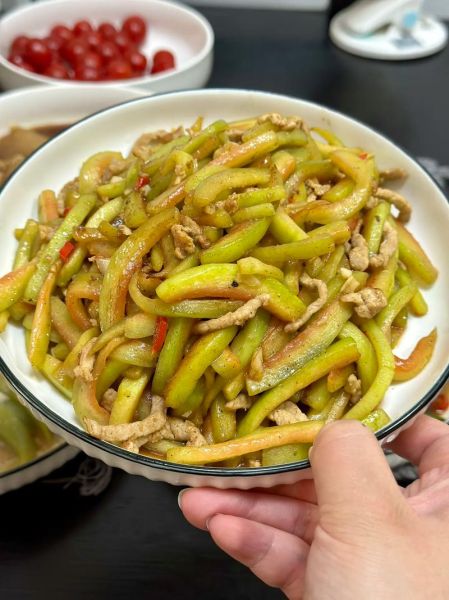 怎样炒西瓜皮才好吃_西瓜皮炒制的家常做法-第2张图片-山城妙识