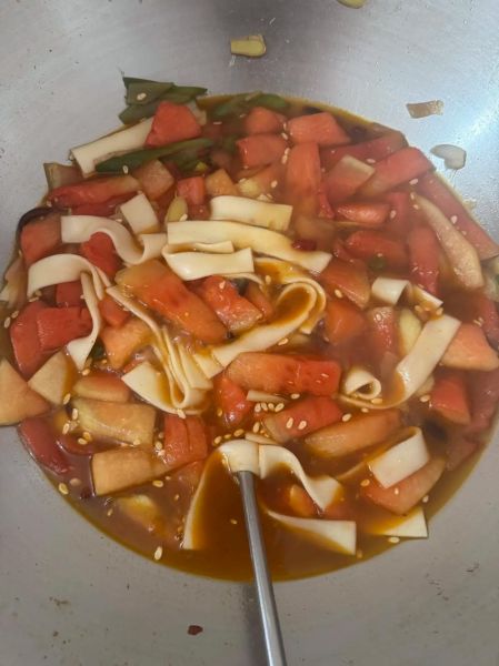 怎样炒西瓜皮才好吃_西瓜皮炒制的家常做法-第3张图片-山城妙识