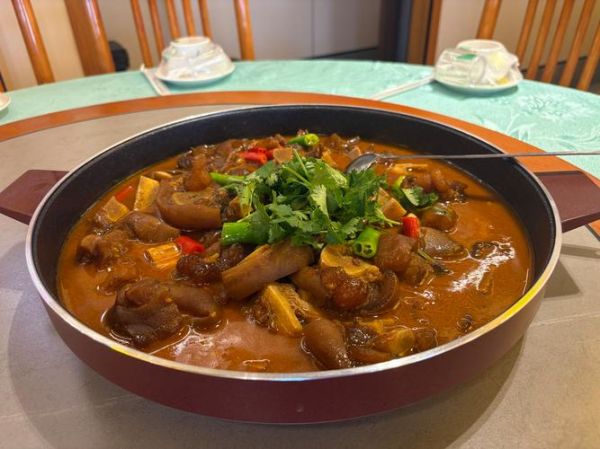 红烧牛蹄怎么做_家常红烧牛蹄做法-第1张图片-山城妙识