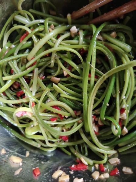 凉拌蒜苔怎么做才脆嫩_蒜苔焯水几分钟最佳-第2张图片-山城妙识 凉拌蒜苔怎么做才脆嫩_蒜苔焯水几分钟最佳-第2张图片-山城妙识