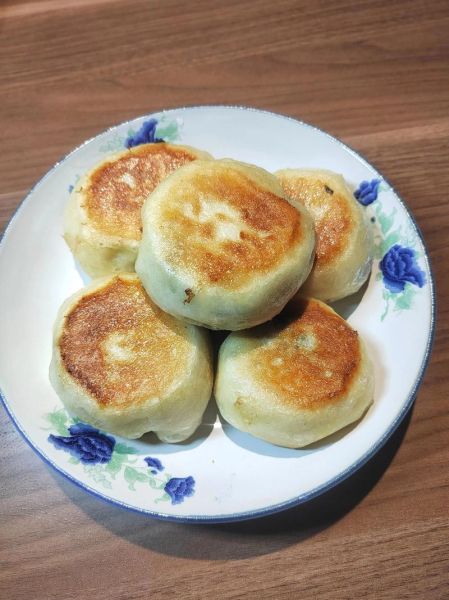 韭菜水煎包怎么做_韭菜水煎包底部金黄技巧-第2张图片-山城妙识