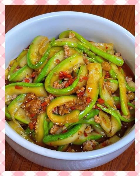西葫芦炒肉怎么炒才好吃_西葫芦炒肉的家常做法-第1张图片-山城妙识