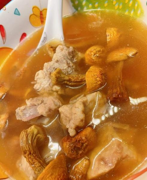 姬松茸炖汤的功效与禁忌_姬松茸可以天天炖汤喝吗-第1张图片-山城妙识