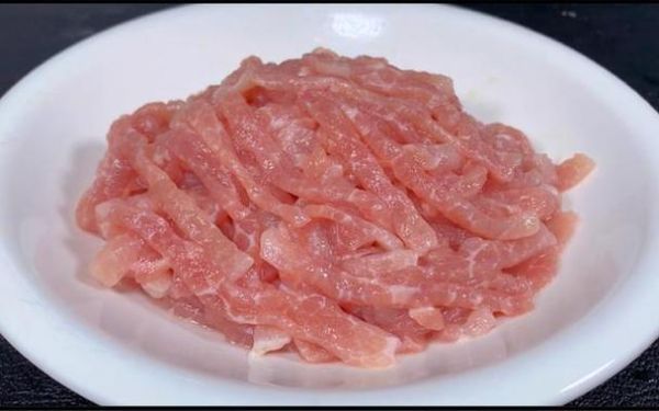 肉丝怎么炒才嫩_蛋清腌制技巧-第1张图片-山城妙识